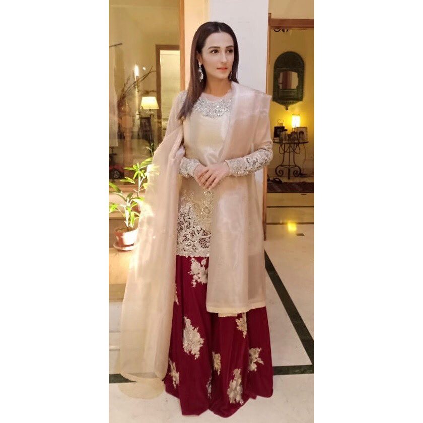 New Awesome Photos of Momal Sheikh with her Husband and Son at a ...
