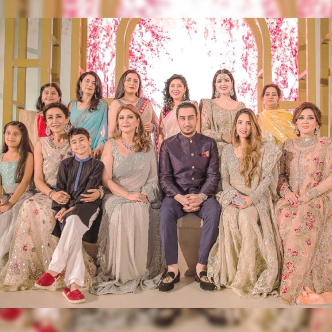Awesome Photos of Noor Jahan Daughters and Grand Daughters at a Family ...