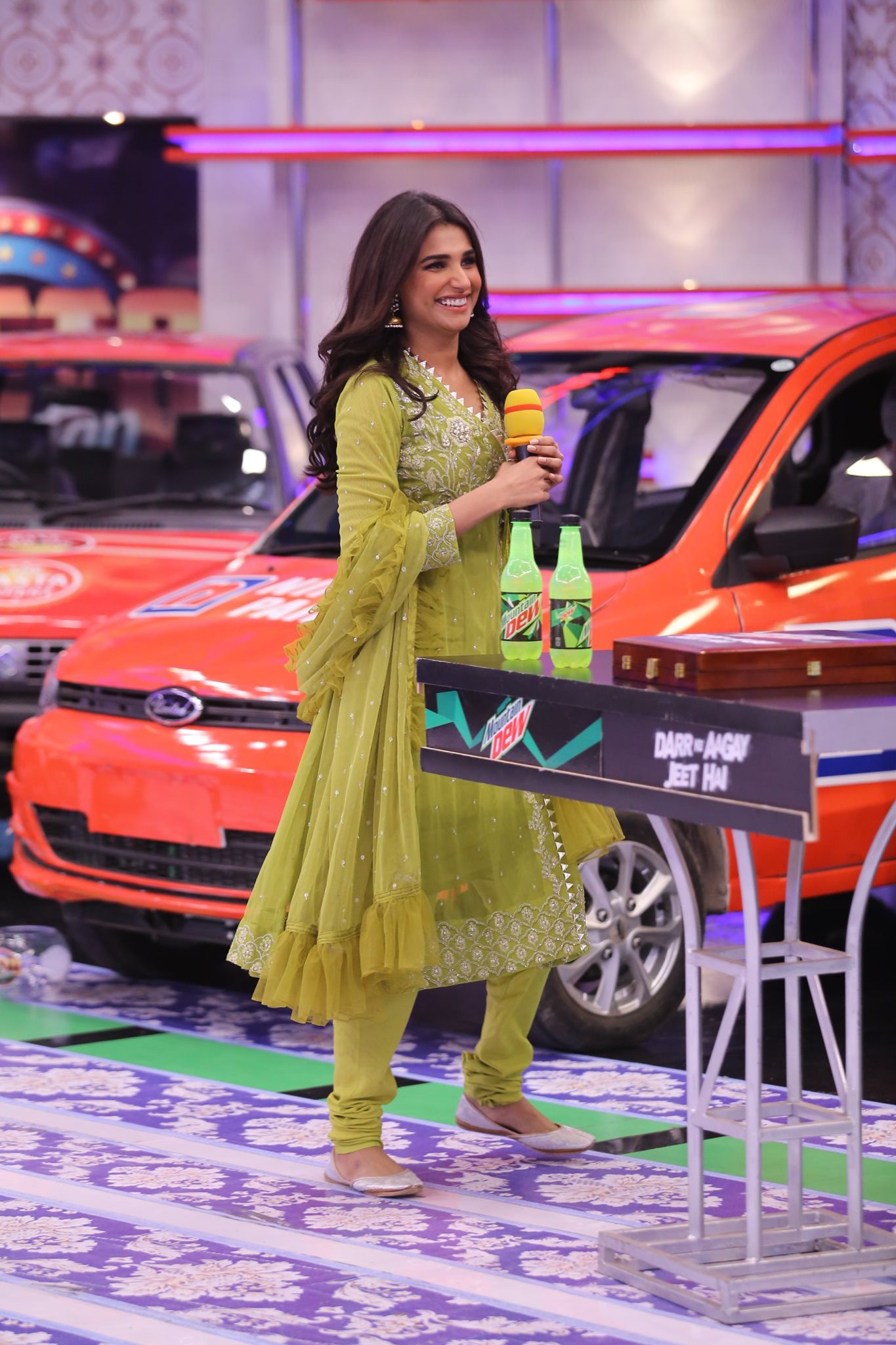 Beautiful Actresses Meera Jee & Amna Ilyaas in Jeeto Pakistan ...