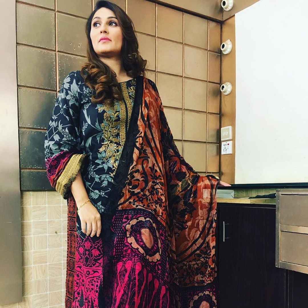 Ary Host Iqrar ul Hassan Celebrated Eid in Qatar with his Wife Qurat ul ...