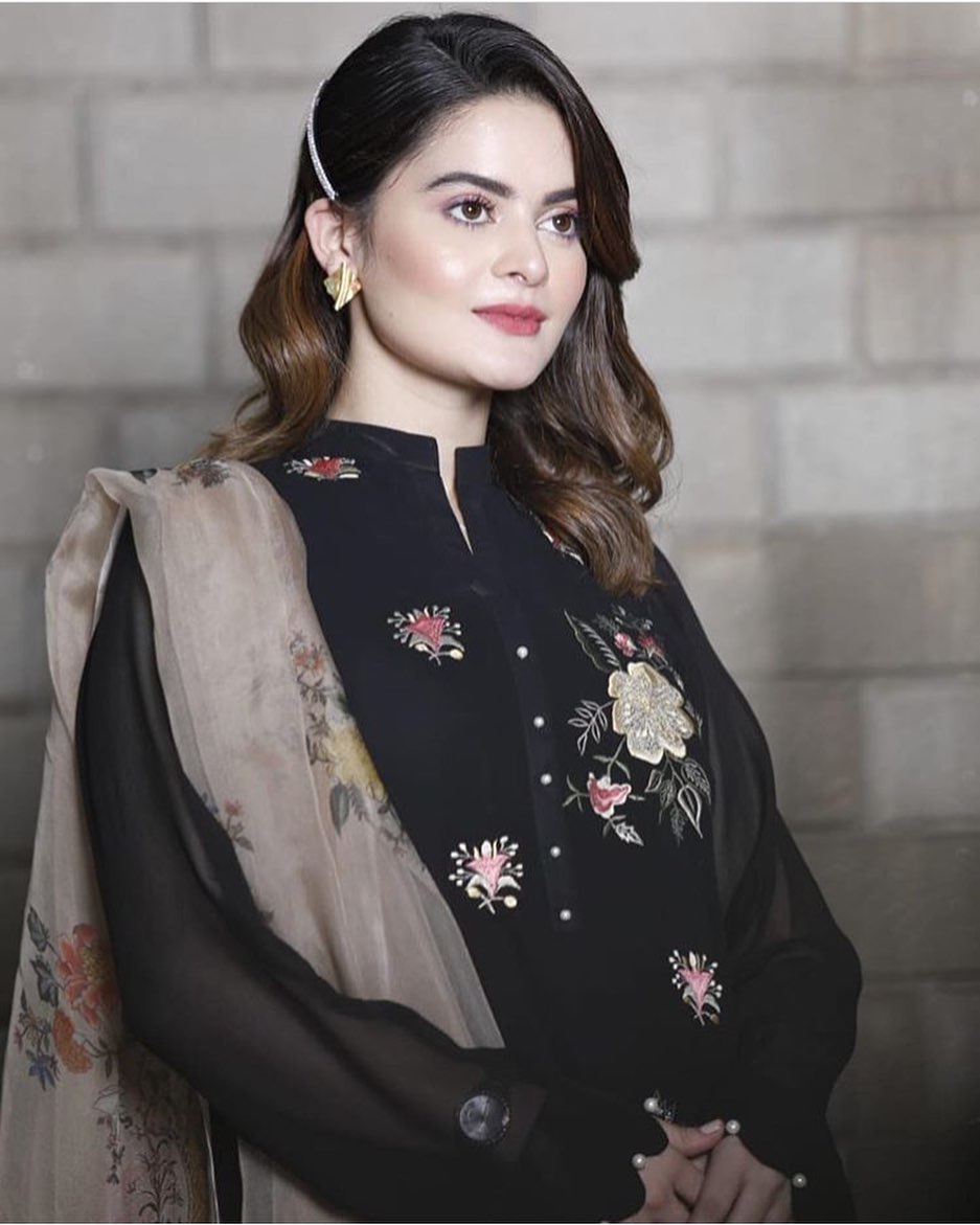 Beauty Meets Black | Actress Minal Khan Stunning Looks in Black Dress | Dailyinfotainment