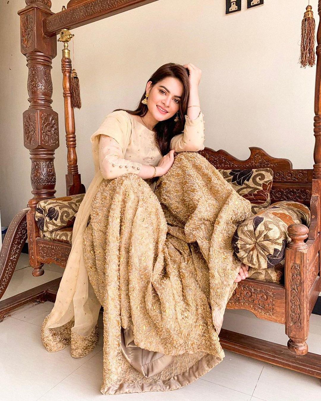 Minal Khan Shinning in Golden Dress | Dailyinfotainment