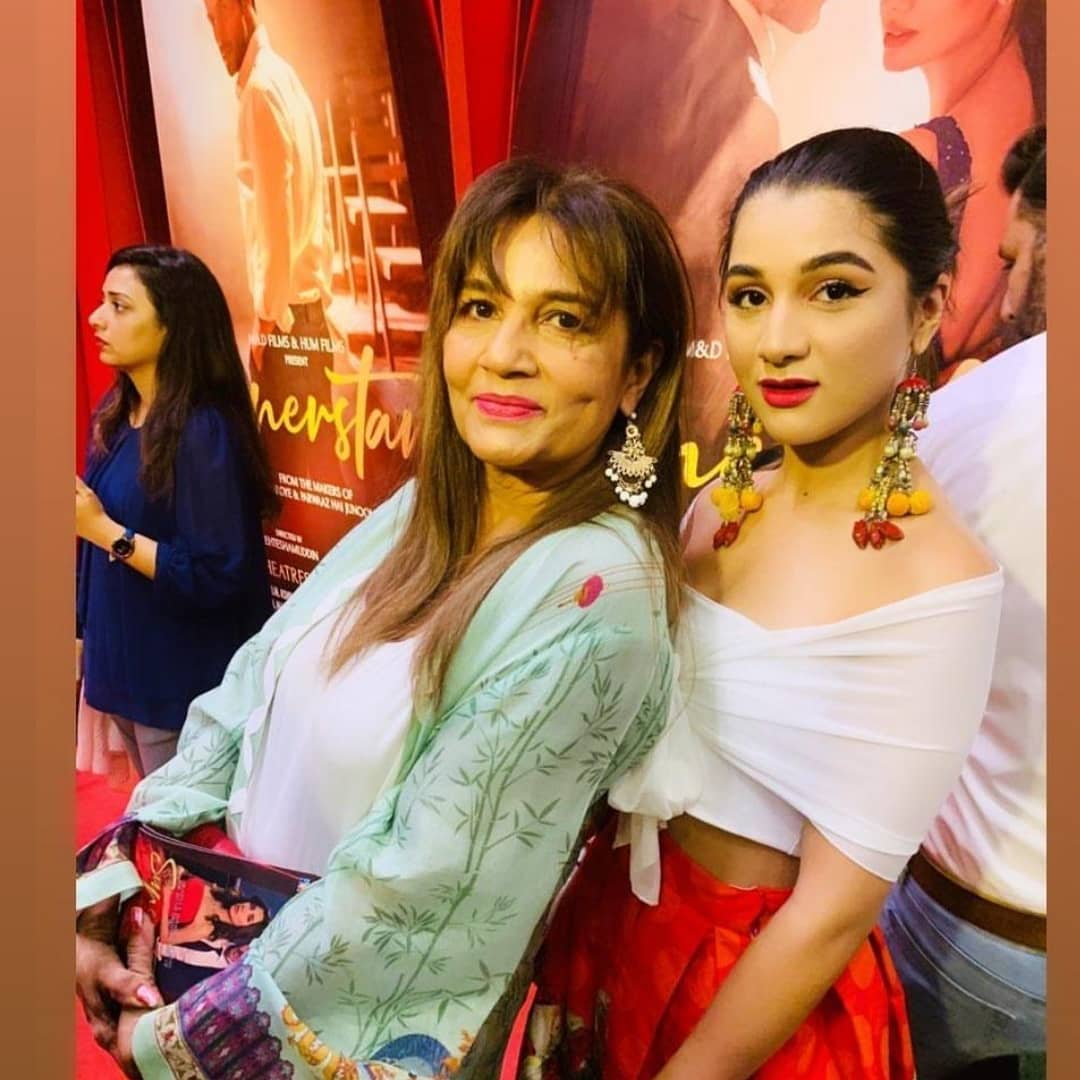 Bold Clicks of Fariha Altaf with her Daughter Parishey James ...
