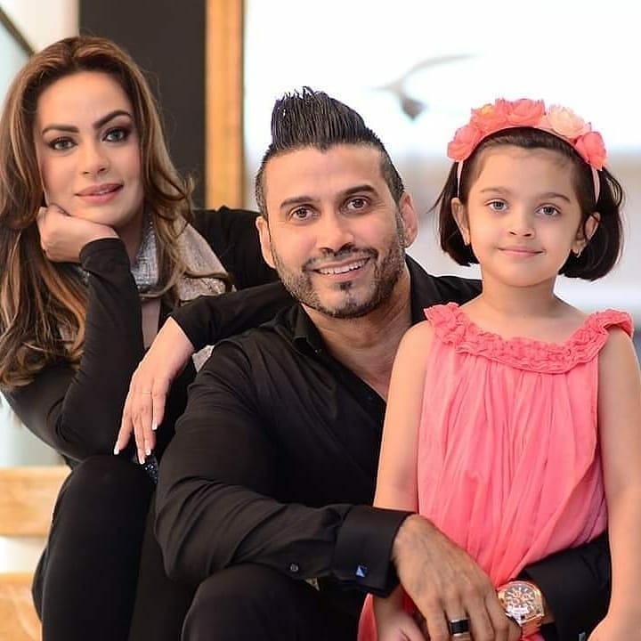 Sadia Imam Beautiful Clicks with Husband and Daughter | Dailyinfotainment