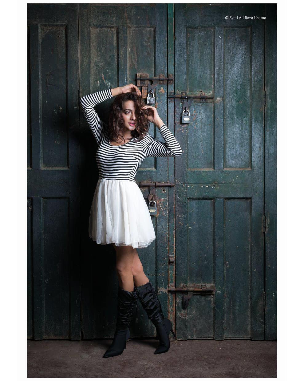 Gorgeous Suzain Fatima Click with Awesome Styles | Dailyinfotainment