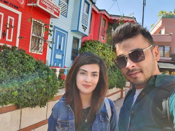 Actress Alizeh Tahir Spotted in Chill Mood with her Husband ...