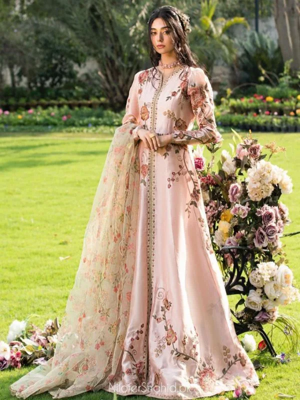 Famous Celebrities features in Nilofer Shahid's Meeras Eid Collection ...