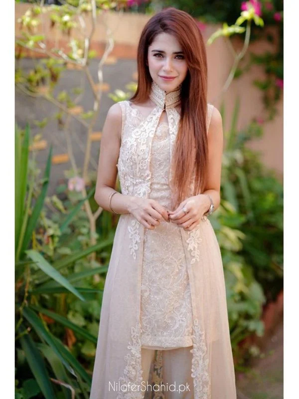 Famous Celebrities features in Nilofer Shahid's Meeras Eid Collection ...