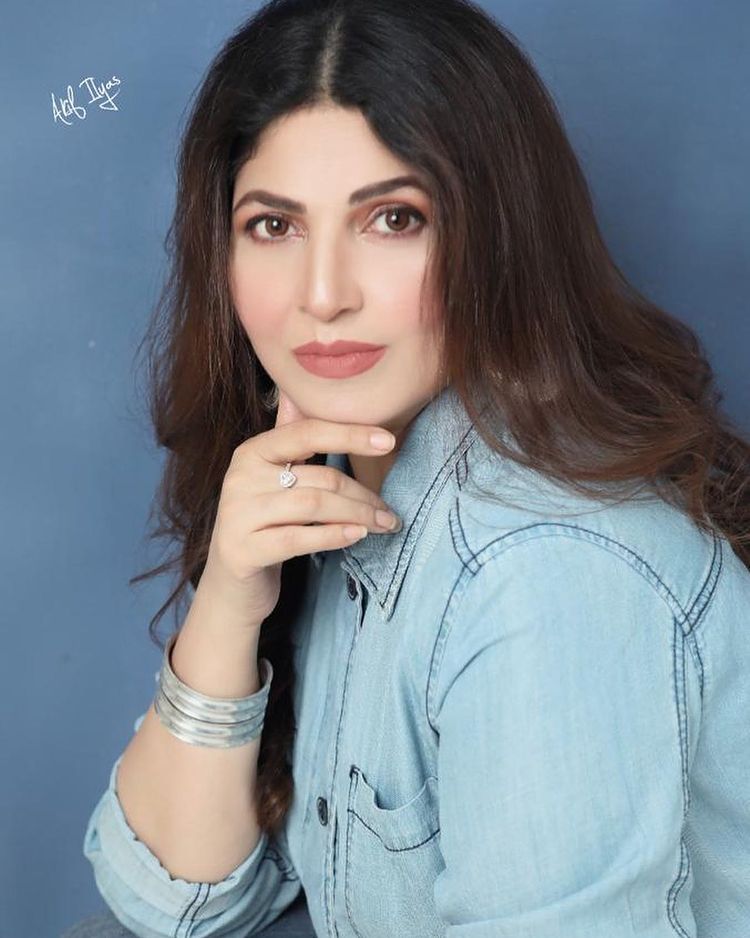 Shagufta Ejaz Stuns Fans with Gorgeous Photoshoot | Dailyinfotainment