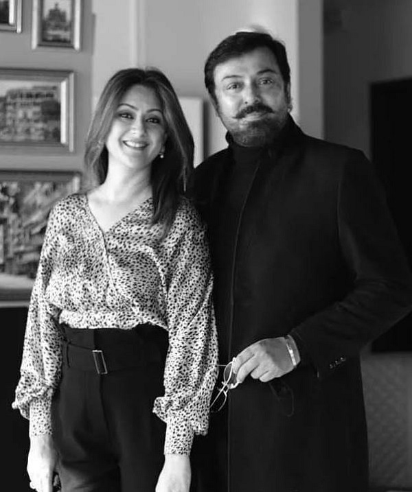 Unseen Family Pictures of Nauman Ijaz with his Wife and three Sons ...