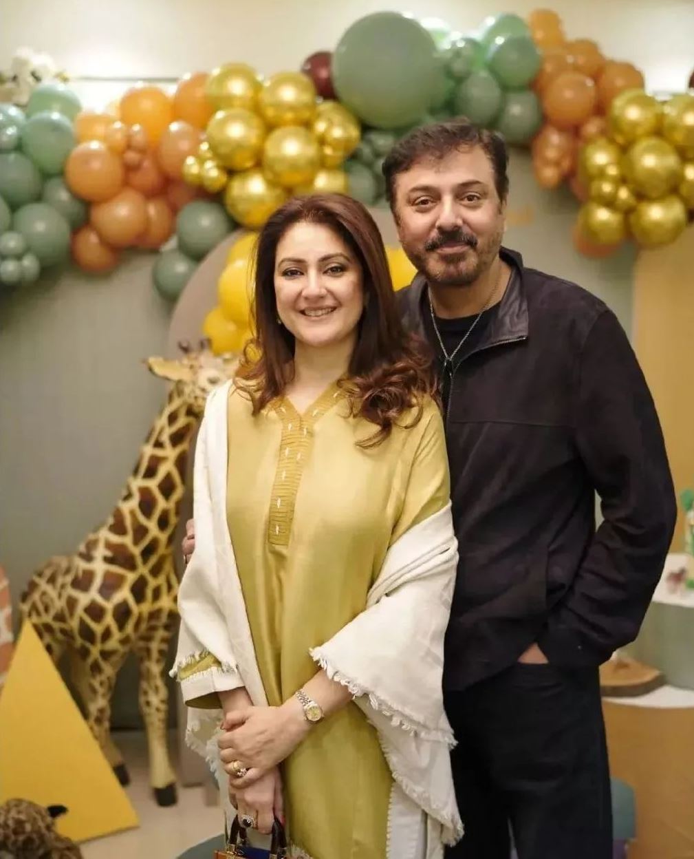 Unseen Family Pictures of Nauman Ijaz with his Wife and three Sons ...