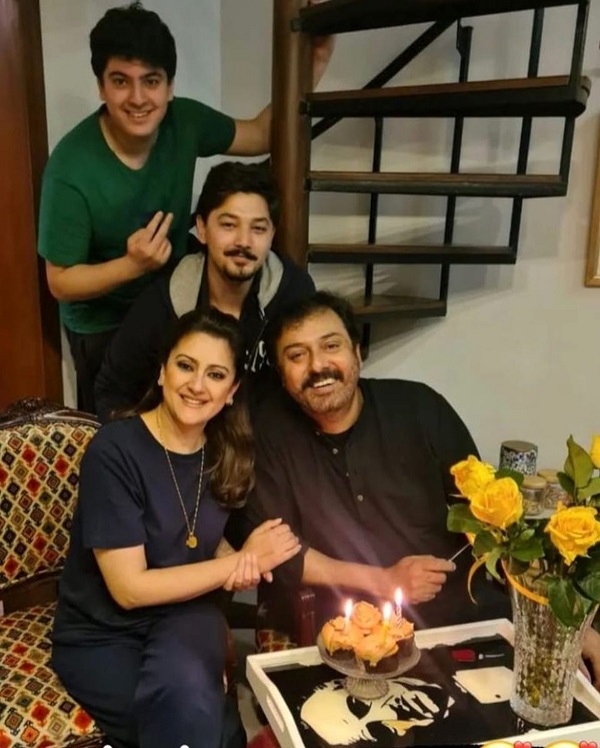 Unseen Family Pictures of Nauman Ijaz with his Wife and three Sons ...